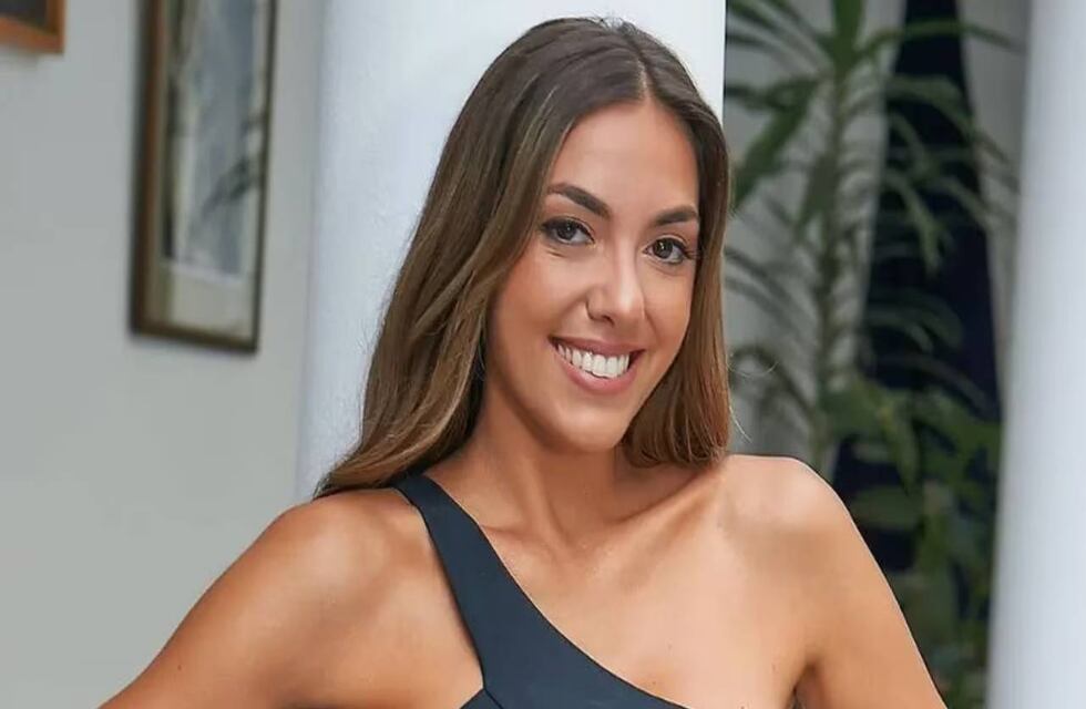 Desde un yate, Floppy Tesouro modeló con una microbikini animal print ...